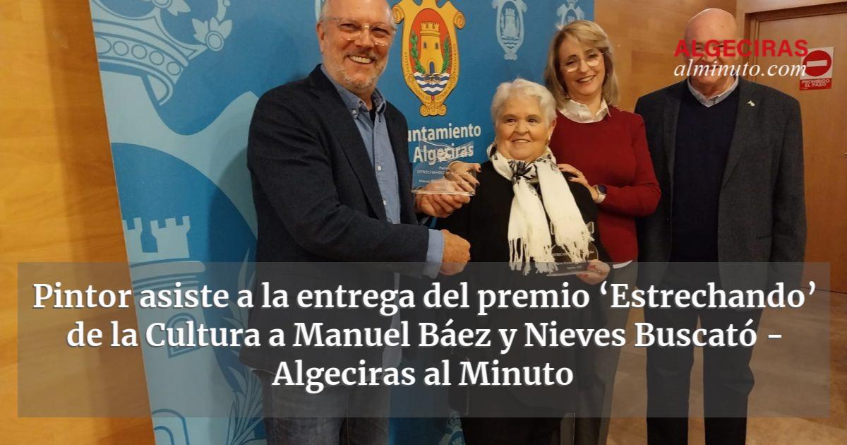 Pintor asiste a la entrega del premio ‘Estrechando’ de la Cultura a Manuel Báez y Nieves Buscató ...